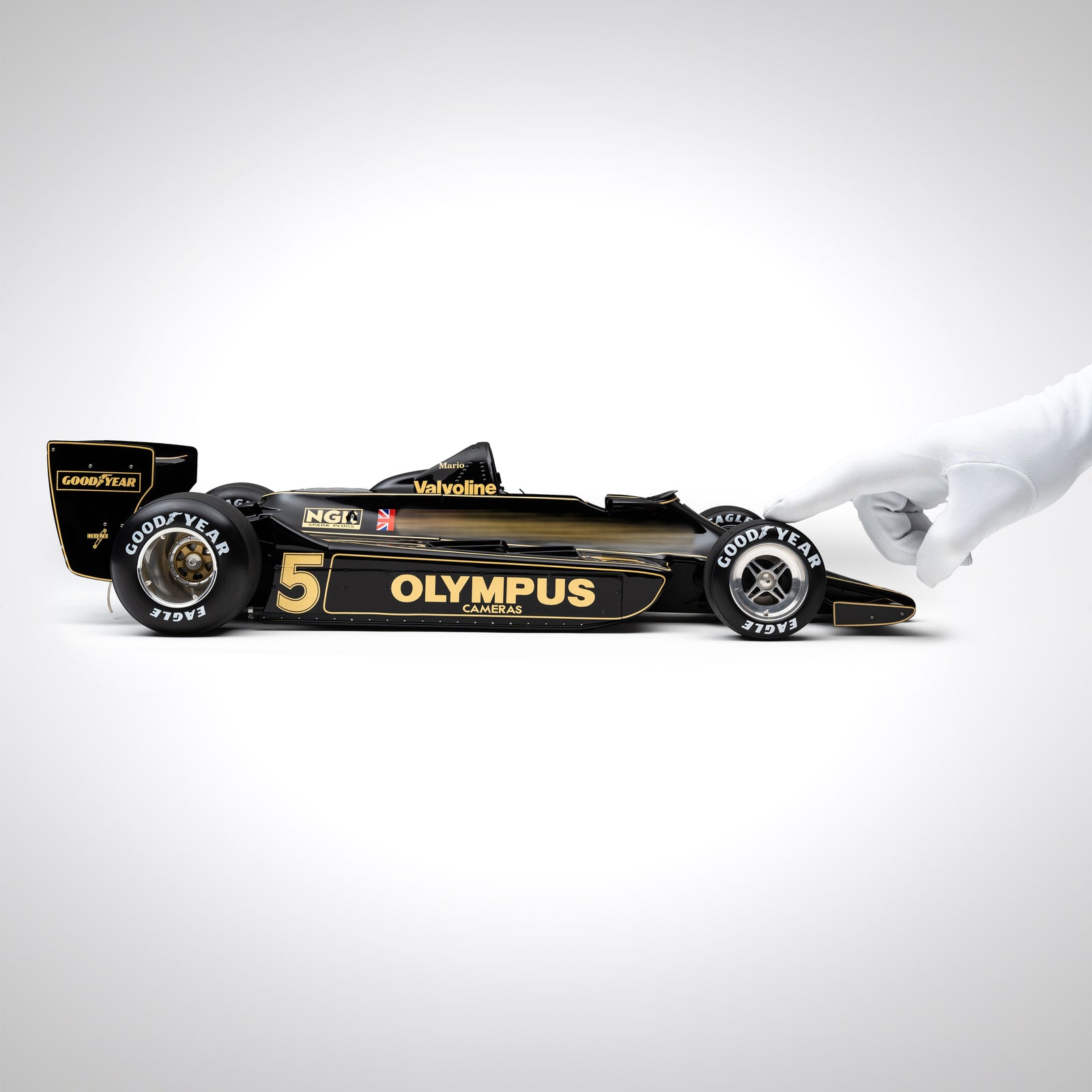 1:8 Scale Model F1® Cars | Formula 1® Scale Model Cars | F1 Authentics